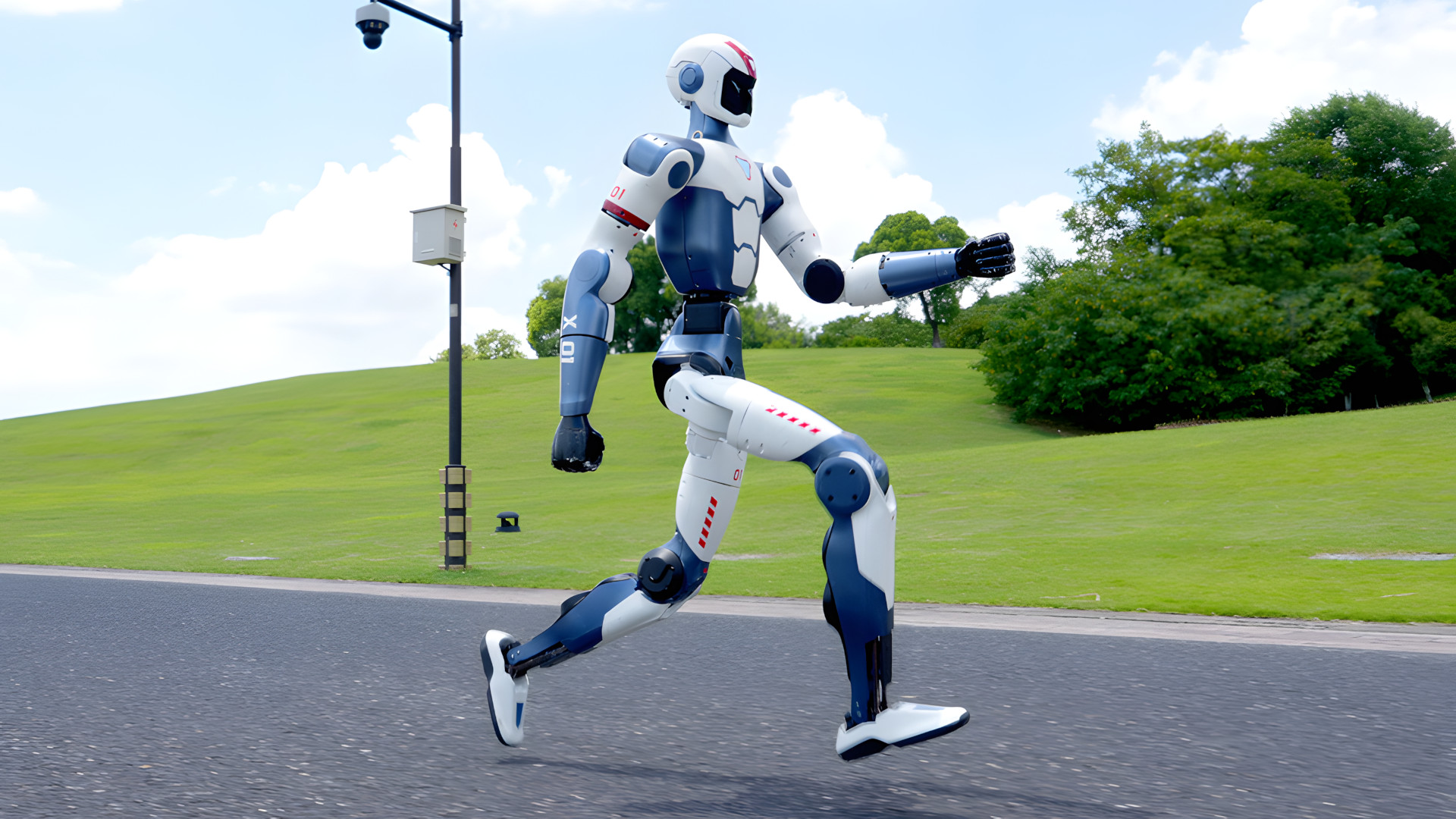 Unitree R1 : le robot humanoïde chinois à 5 900 dollars qui défie Tesla ...