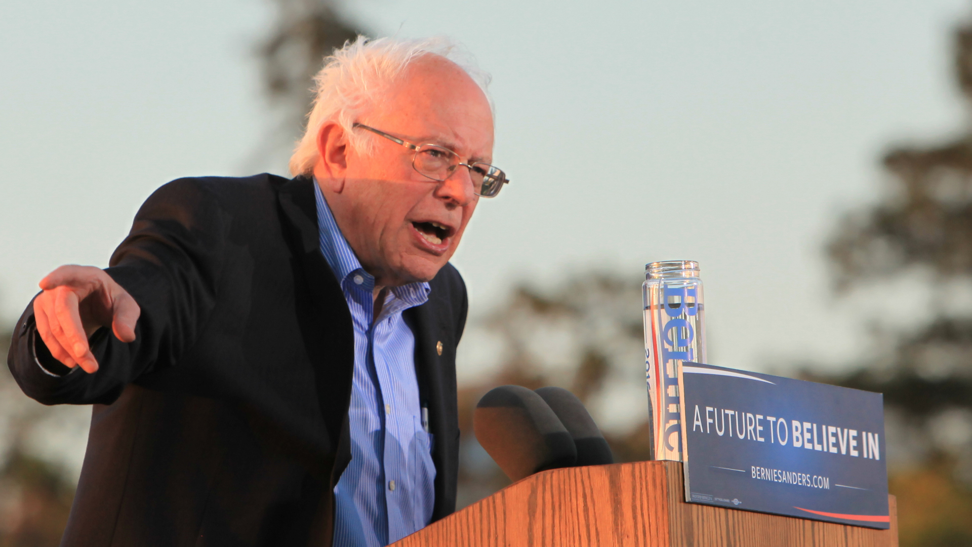 Bernie Sanders réactive le projet de taxe sur les robots - Frédéric ...